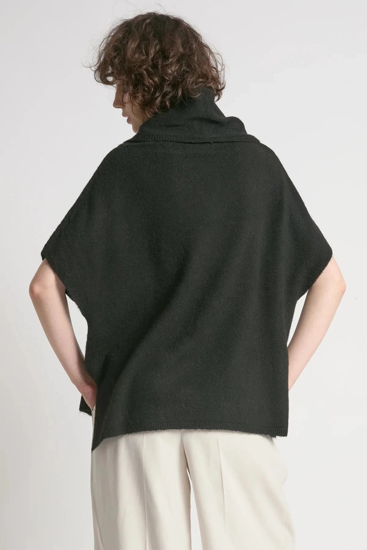 Flowy Neck Sleeved Sweater Vest - Black – Haystacks